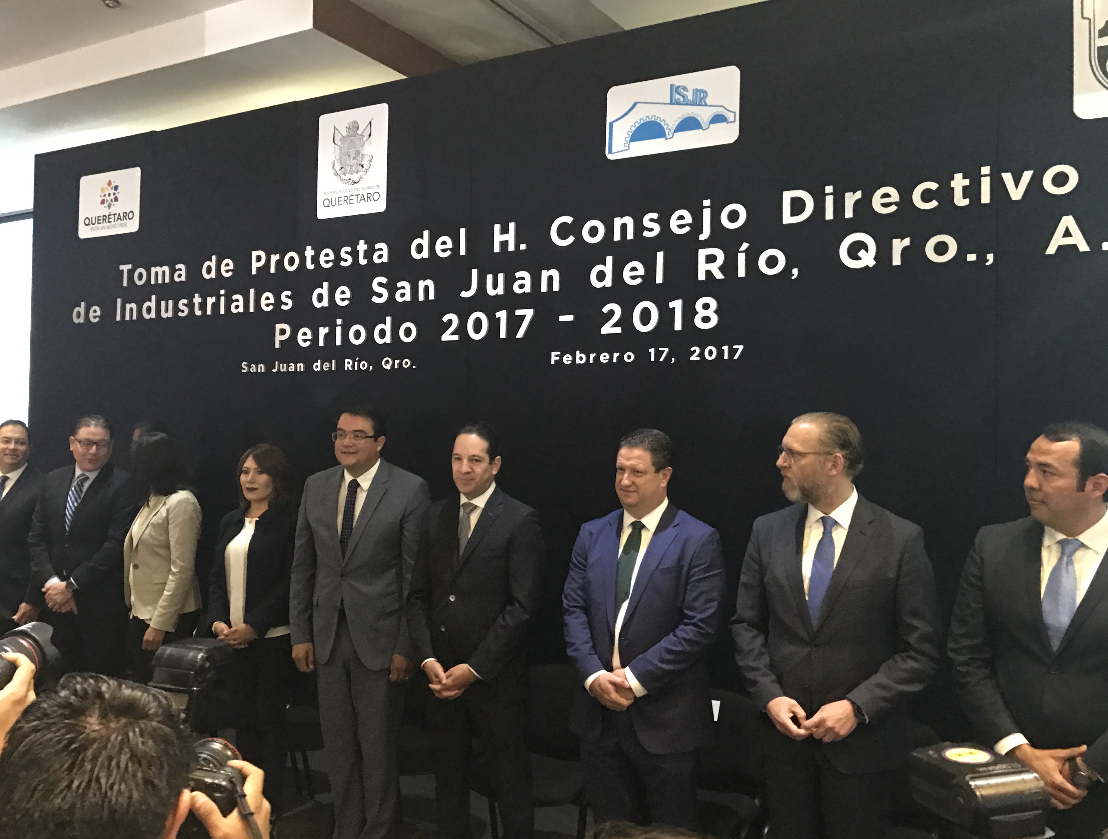 Manuel Rivadeneyra rinde protesta al frente de los industriales en SJR ...